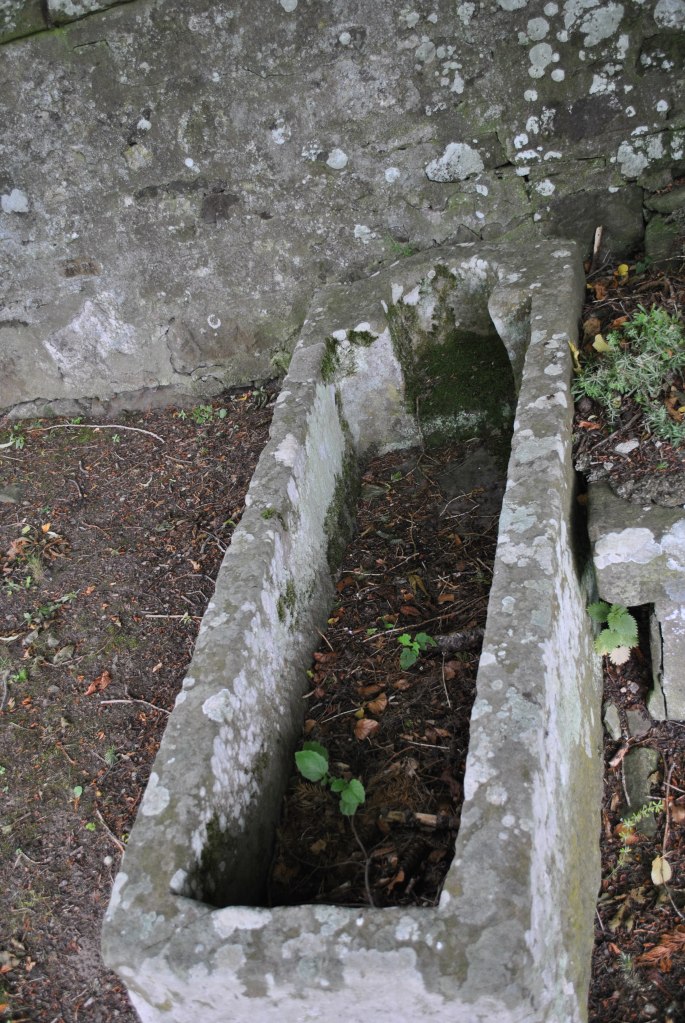 Rhynie’s Gothic grave and sarcophagus – Graveyards of Scotland