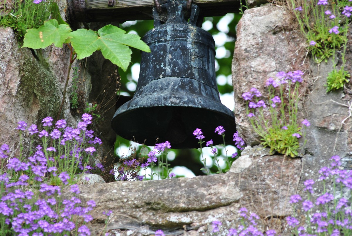 morthouse, bell and pelican – Graveyards of Scotland