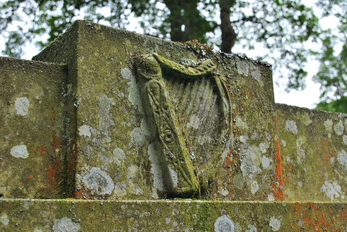 the shepherd and the poet – Graveyards of Scotland