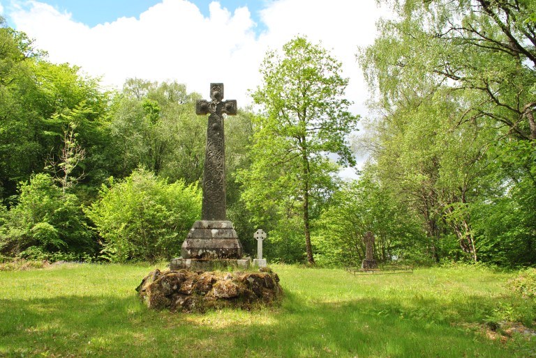 the burial site of the Cameron chiefs – Graveyards of Scotland