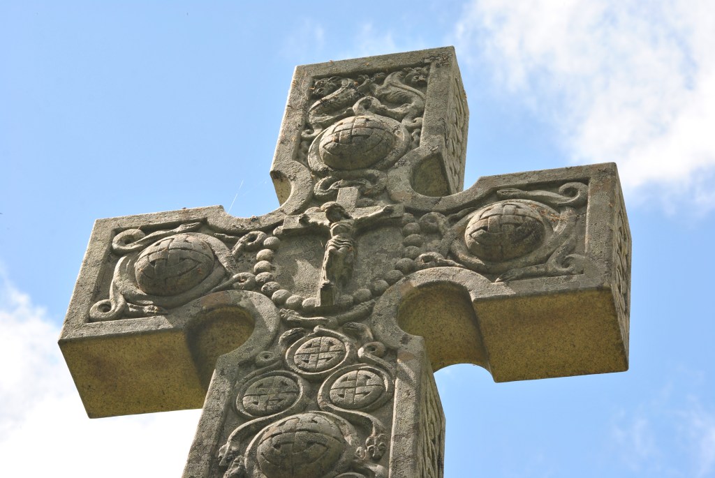 the burial site of the Cameron chiefs – Graveyards of Scotland